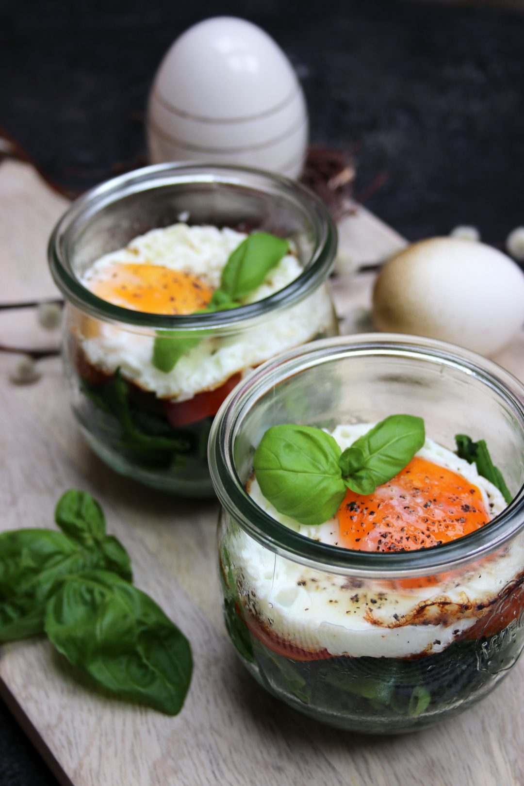 Spiegelei auf Spinat im Glas für den Osterbrunch - Ninamanie